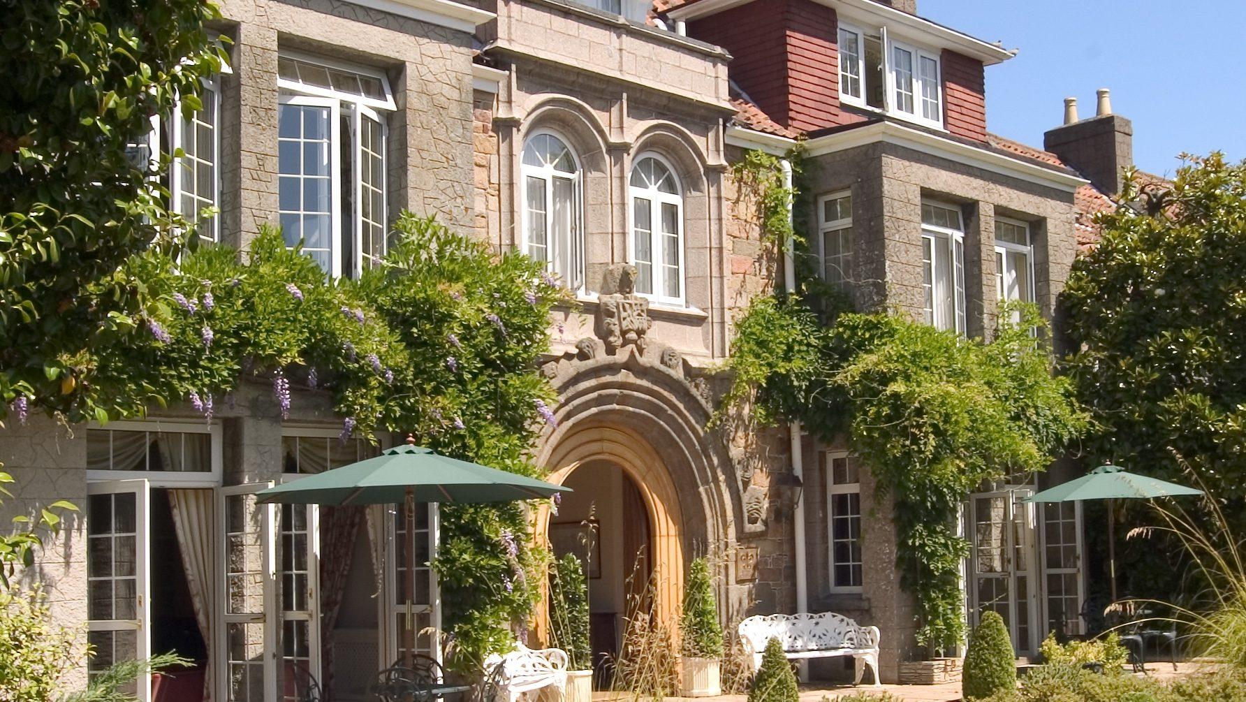 Longueville Manor amongst top ranked UK Hotels with Michelin Key award ...